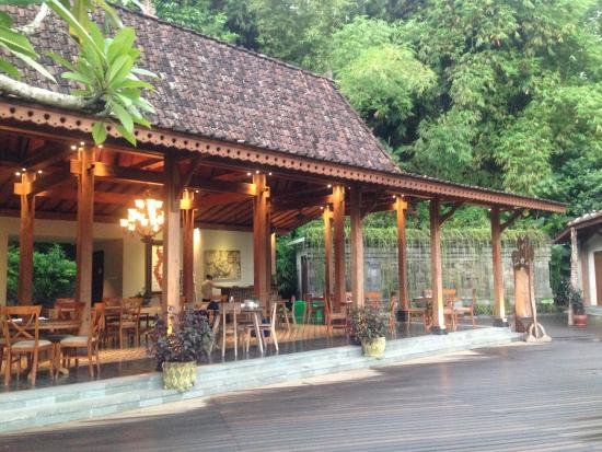 Restoran sekitar Borobudur dengan View Alam yang Menawan